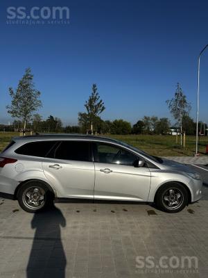 Grey Ford Focus 2012 in Riga, with an engine capacity of 1.60 L and mileage of 303 thousand km for 2500 €, photo 4 on AUTOMOTO.COM.LV