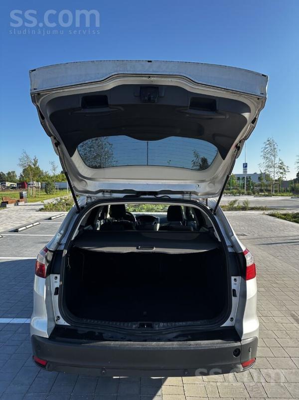 Pelēks Ford Focus 2012 Rīga, ar dzinēja tilpumu 1.60 L un nobraukumu 303 tūkst. km par 2500 €, foto 4 vietnē AUTOMOTO.COM.LV