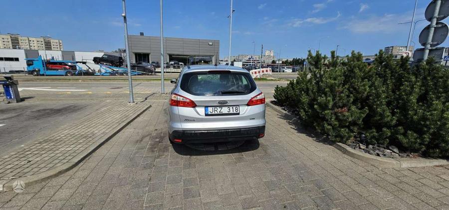 Grey Ford Focus 2012 in Vilnius, with an engine capacity of 1.56 L and mileage of 282 thousand km for 2300 €, photo 6 on AUTOMOTO.COM.LV