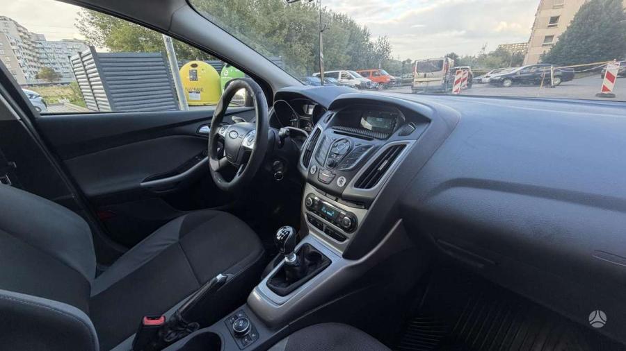 Grey Ford Focus 2012 in Vilnius, with an engine capacity of 1.00 L and mileage of 295 thousand km for 1450 €, photo 16 on AUTOMOTO.COM.LV