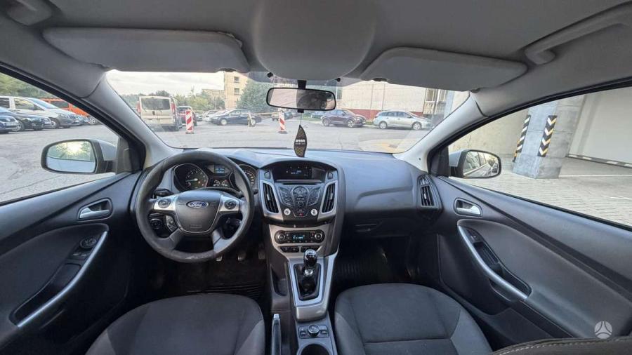 Grey Ford Focus 2012 in Vilnius, with an engine capacity of 1.00 L and mileage of 295 thousand km for 1450 €, photo 17 on AUTOMOTO.COM.LV