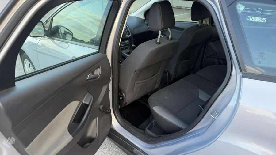Grey Ford Focus 2012 in Vilnius, with an engine capacity of 1.00 L and mileage of 295 thousand km for 1450 €, photo 18 on AUTOMOTO.COM.LV