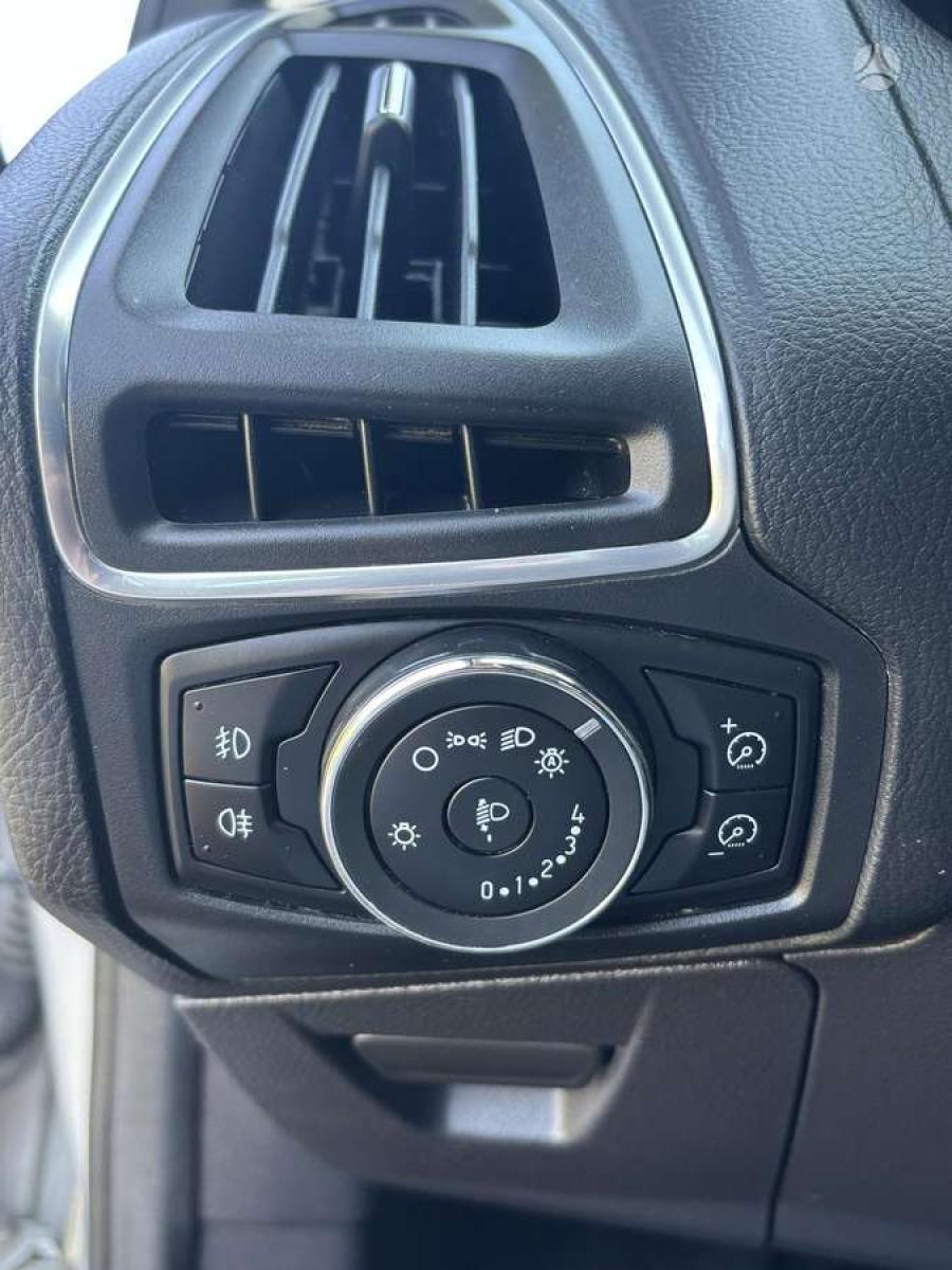 Pelēks Ford Focus 2012 Jurbarkas, ar dzinēja tilpumu 2.00 L un nobraukumu 202 tūkst. km par 3100 €, foto 18 vietnē AUTOMOTO.COM.LV