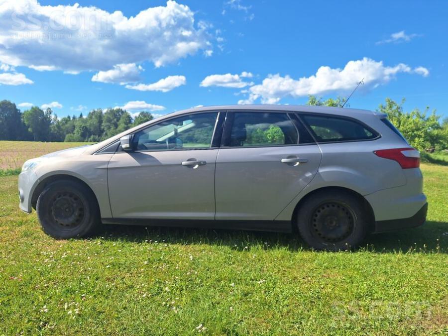 Pelēks Ford Focus 2013 Tukums, ar dzinēja tilpumu 1.60 L un nobraukumu 380 tūkst. km par 2100 €, foto 1 vietnē AUTOMOTO.COM.LV