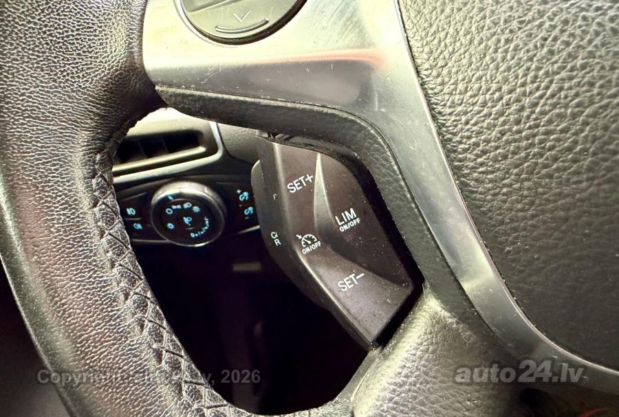 Grey Ford Focus 2013 in Tallinn, with an engine capacity of 1.60 L and mileage of 141 thousand km for 5799 €, photo 10 on AUTOMOTO.COM.LV