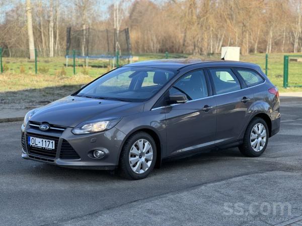 Pelēks Ford Focus 2013 Valmiera, ar dzinēja tilpumu 1.00 L un nobraukumu 200 tūkst. km par 4250 €, foto 1 vietnē AUTOMOTO.COM.LV