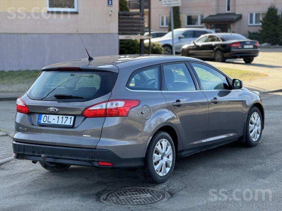 Grey Ford Focus 2013 in Valmiera, with an engine capacity of 1.00 L and mileage of 200 thousand km for 4250 €, photo 5 on AUTOMOTO.COM.LV
