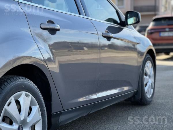 Pelēks Ford Focus 2013 Valmiera, ar dzinēja tilpumu 1.00 L un nobraukumu 200 tūkst. km par 4250 €, foto 5 vietnē AUTOMOTO.COM.LV