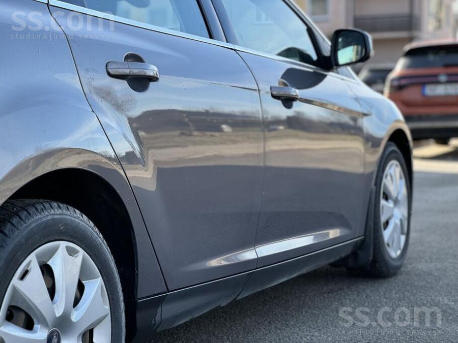 Grey Ford Focus 2013 in Valmiera, with an engine capacity of 1.00 L and mileage of 200 thousand km for 4250 €, photo 6 on AUTOMOTO.COM.LV