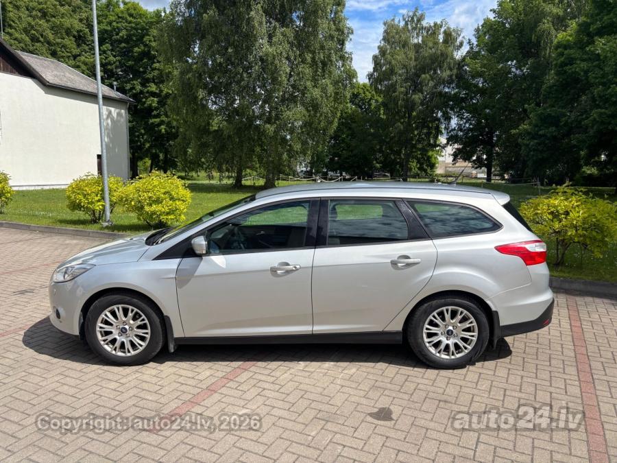 Pelēks Ford Focus 2013 Jelgava, ar dzinēja tilpumu 1.60 L un nobraukumu 123 tūkst. km par 4500 €, foto 1 vietnē AUTOMOTO.COM.LV