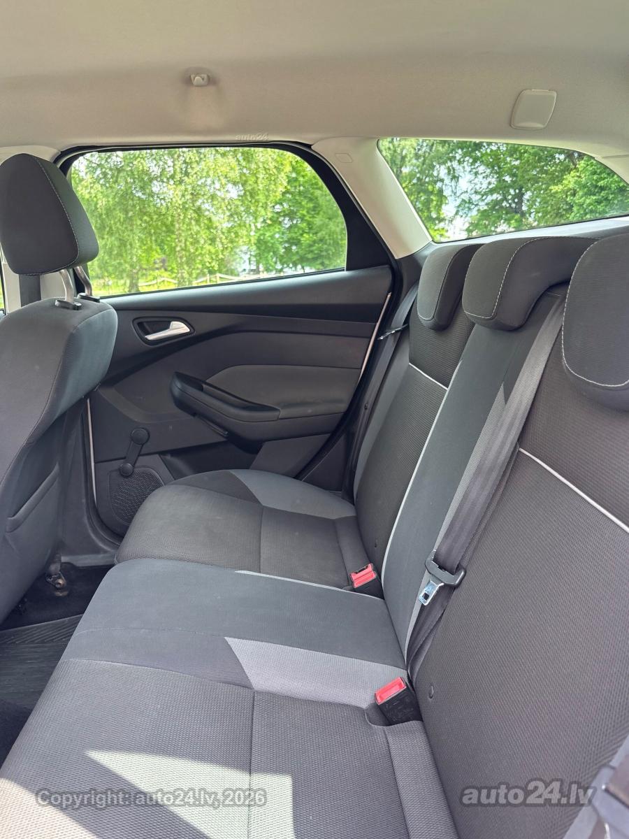Pelēks Ford Focus 2013 Jelgava, ar dzinēja tilpumu 1.60 L un nobraukumu 123 tūkst. km par 4500 €, foto 12 vietnē AUTOMOTO.COM.LV