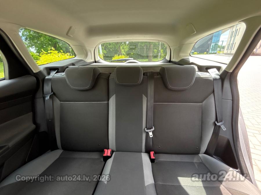 Pelēks Ford Focus 2013 Jelgava, ar dzinēja tilpumu 1.60 L un nobraukumu 123 tūkst. km par 4500 €, foto 13 vietnē AUTOMOTO.COM.LV