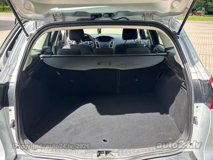 Pelēks Ford Focus 2013 Jelgava, ar dzinēja tilpumu 1.60 L un nobraukumu 123 tūkst. km par 4500 €, foto 14 vietnē AUTOMOTO.COM.LV