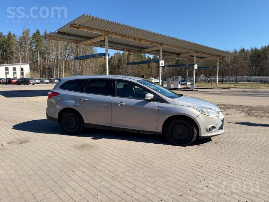 Pelēks Ford Focus 2013 Rīga, ar dzinēja tilpumu 1.60 L un nobraukumu 270 tūkst. km par 1790 €, foto 1 vietnē AUTOMOTO.COM.LV