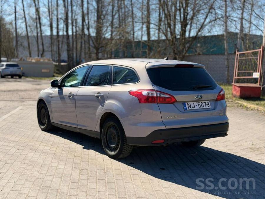 Pelēks Ford Focus 2013 Rīga, ar dzinēja tilpumu 1.60 L un nobraukumu 270 tūkst. km par 1790 €, foto 3 vietnē AUTOMOTO.COM.LV