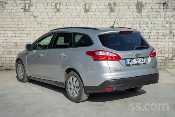 Grey Ford Focus 2013 in Liepaja, with an engine capacity of 1.60 L and mileage of 255 thousand km for 2500 €, photo 4 on AUTOMOTO.COM.LV