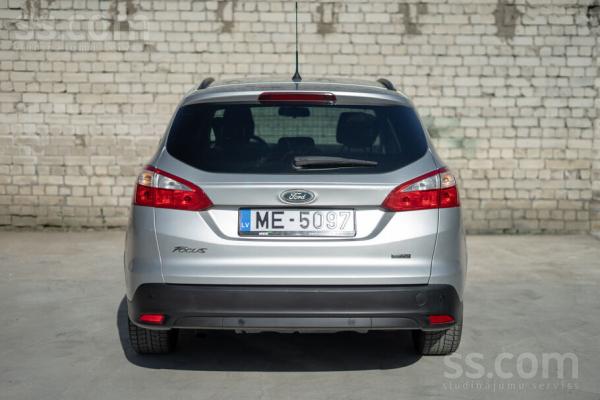 Grey Ford Focus 2013 in Liepaja, with an engine capacity of 1.60 L and mileage of 255 thousand km for 2500 €, photo 5 on AUTOMOTO.COM.LV