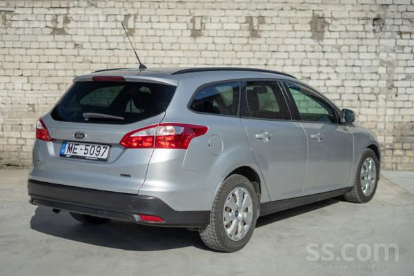 Grey Ford Focus 2013 in Liepaja, with an engine capacity of 1.60 L and mileage of 255 thousand km for 2500 €, photo 6 on AUTOMOTO.COM.LV