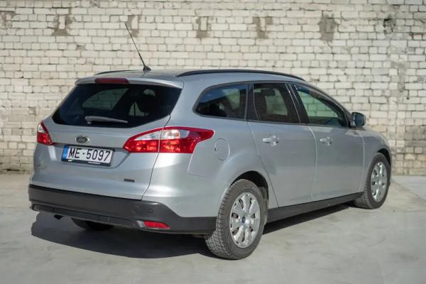 Pelēks Ford Focus 2013 Liepāja, ar dzinēja tilpumu 1.60 L un nobraukumu 255 tūkst. km par 2500 €, foto 4 vietnē AUTOMOTO.COM.LV