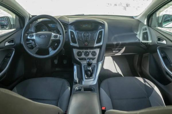 Pelēks Ford Focus 2013 Liepāja, ar dzinēja tilpumu 1.60 L un nobraukumu 255 tūkst. km par 2500 €, foto 7 vietnē AUTOMOTO.COM.LV
