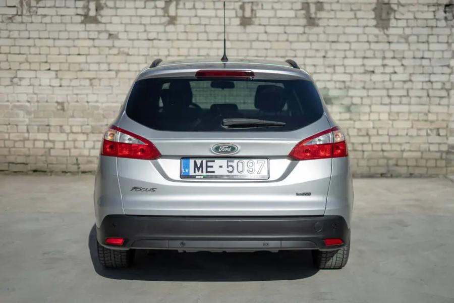 Pelēks Ford Focus 2013 Liepāja, ar dzinēja tilpumu 1.60 L un nobraukumu 255 tūkst. km par 2500 €, foto 7 vietnē AUTOMOTO.COM.LV