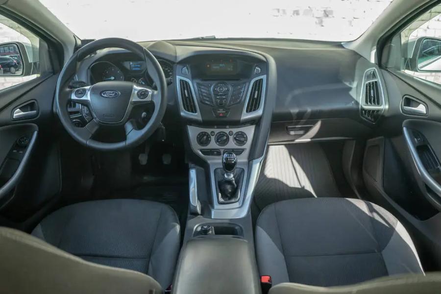 Pelēks Ford Focus 2013 Liepāja, ar dzinēja tilpumu 1.60 L un nobraukumu 255 tūkst. km par 2500 €, foto 14 vietnē AUTOMOTO.COM.LV