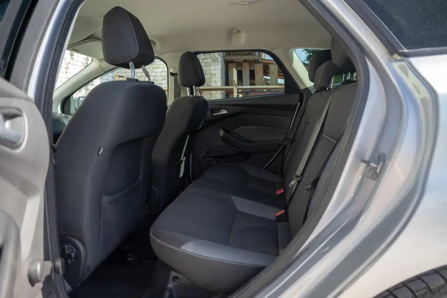 Pelēks Ford Focus 2013 Liepāja, ar dzinēja tilpumu 1.60 L un nobraukumu 255 tūkst. km par 2500 €, foto 20 vietnē AUTOMOTO.COM.LV
