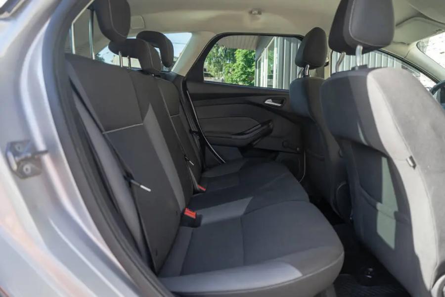 Pelēks Ford Focus 2013 Liepāja, ar dzinēja tilpumu 1.60 L un nobraukumu 255 tūkst. km par 2500 €, foto 25 vietnē AUTOMOTO.COM.LV