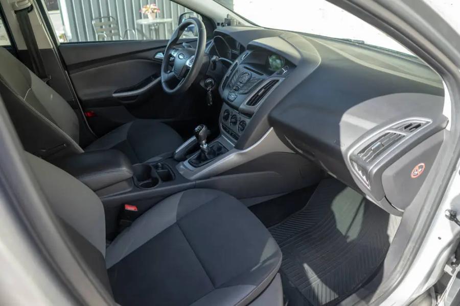 Pelēks Ford Focus 2013 Liepāja, ar dzinēja tilpumu 1.60 L un nobraukumu 255 tūkst. km par 2500 €, foto 28 vietnē AUTOMOTO.COM.LV