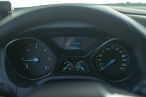 Pelēks Ford Focus 2013 Liepāja, ar dzinēja tilpumu 1.60 L un nobraukumu 255 tūkst. km par 2500 €, foto 33 vietnē AUTOMOTO.COM.LV