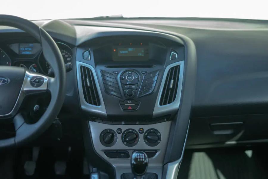 Pelēks Ford Focus 2013 Liepāja, ar dzinēja tilpumu 1.60 L un nobraukumu 255 tūkst. km par 2500 €, foto 35 vietnē AUTOMOTO.COM.LV