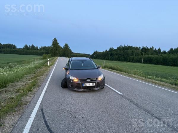 Pelēks Ford Focus 2013 Rīga, ar dzinēja tilpumu 2.00 L un nobraukumu 350 tūkst. km par 1100 €, foto 1 vietnē AUTOMOTO.COM.LV