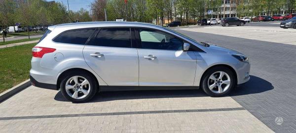 Pelēks Ford Focus 2013 Šauļi, ar dzinēja tilpumu 1.00 L un nobraukumu 200 tūkst. km par 3900 €, foto 1 vietnē AUTOMOTO.COM.LV
