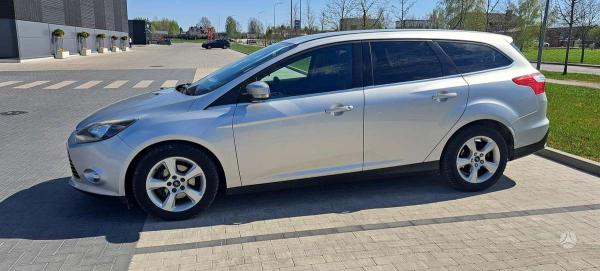 Pelēks Ford Focus 2013 Šauļi, ar dzinēja tilpumu 1.00 L un nobraukumu 200 tūkst. km par 3900 €, foto 2 vietnē AUTOMOTO.COM.LV