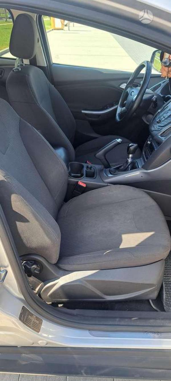 Pelēks Ford Focus 2013 Šauļi, ar dzinēja tilpumu 1.00 L un nobraukumu 200 tūkst. km par 3900 €, foto 5 vietnē AUTOMOTO.COM.LV