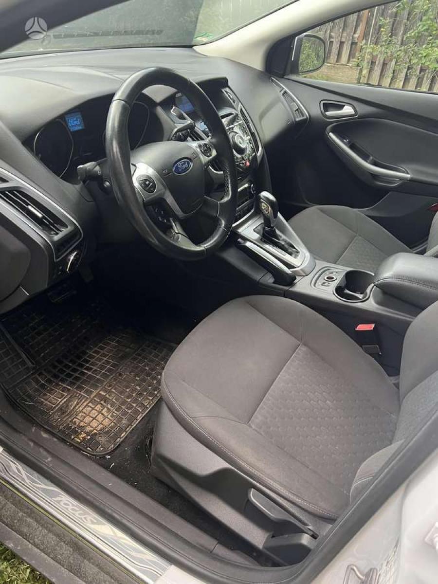 Grey Ford Focus 2013 in Vilnius, with an engine capacity of 2.00 L and mileage of 277 thousand km for 2200 €, photo 7 on AUTOMOTO.COM.LV