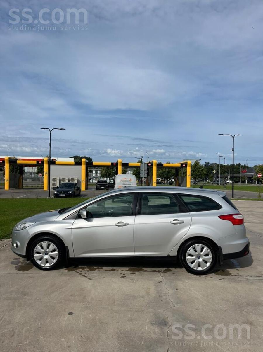 Pelēks Ford Focus 2013 Liepāja, ar dzinēja tilpumu 1.60 L un nobraukumu 196 tūkst. km par 4500 €, foto 5 vietnē AUTOMOTO.COM.LV