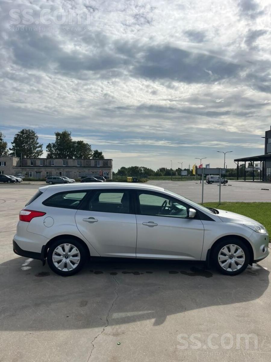 Pelēks Ford Focus 2013 Liepāja, ar dzinēja tilpumu 1.60 L un nobraukumu 196 tūkst. km par 4500 €, foto 6 vietnē AUTOMOTO.COM.LV