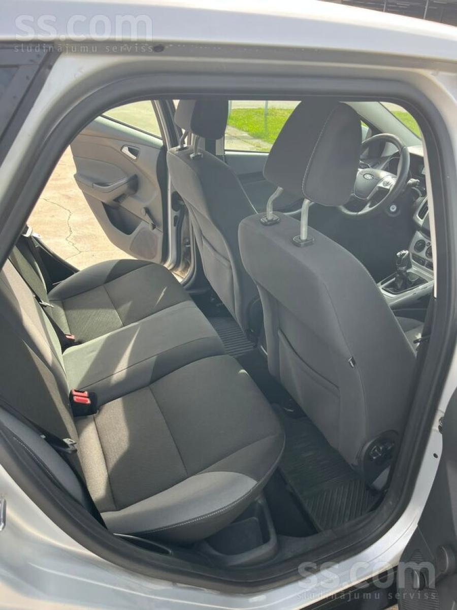 Pelēks Ford Focus 2013 Liepāja, ar dzinēja tilpumu 1.60 L un nobraukumu 196 tūkst. km par 4500 €, foto 9 vietnē AUTOMOTO.COM.LV