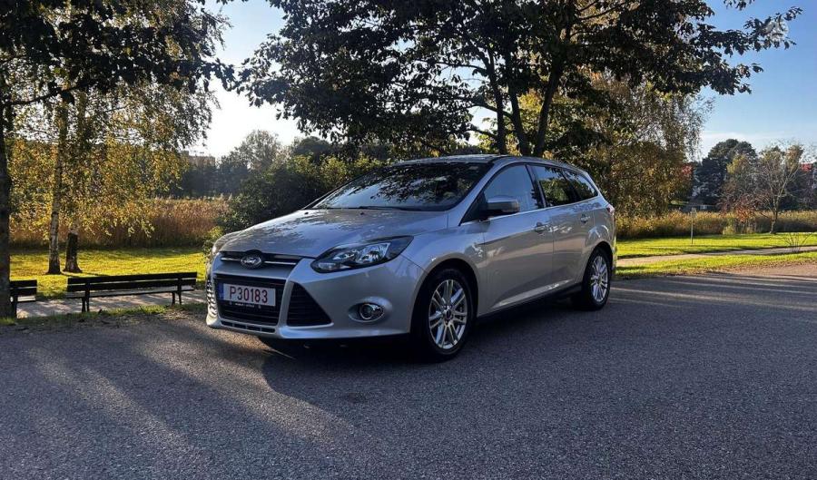 Pelēks Ford Focus 2013 Utena, ar dzinēja tilpumu 1.00 L un nobraukumu 247 tūkst. km par 2650 €, foto 5 vietnē AUTOMOTO.COM.LV