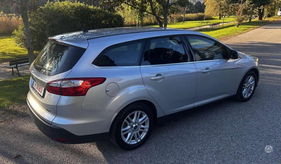 Pelēks Ford Focus 2013 Utena, ar dzinēja tilpumu 1.00 L un nobraukumu 247 tūkst. km par 2650 €, foto 12 vietnē AUTOMOTO.COM.LV