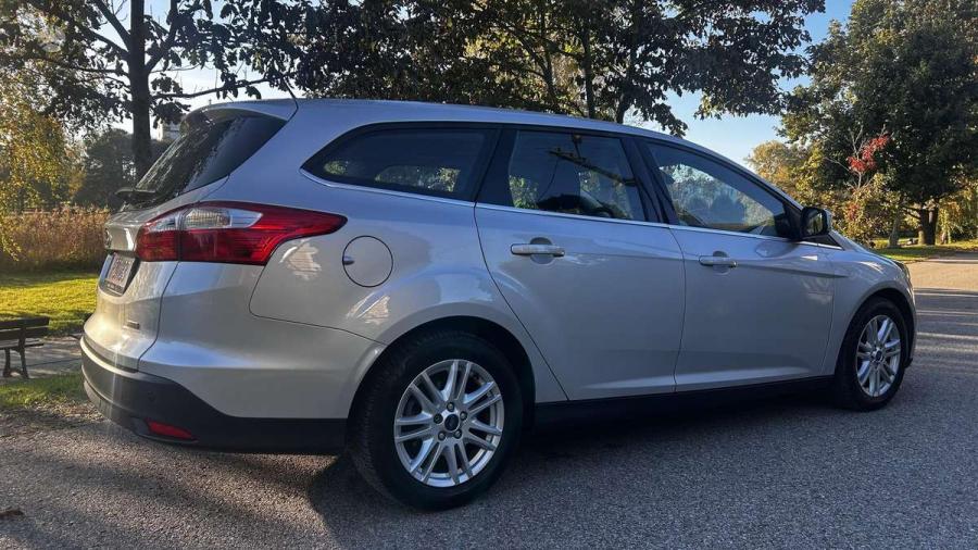 Pelēks Ford Focus 2013 Utena, ar dzinēja tilpumu 1.00 L un nobraukumu 247 tūkst. km par 2650 €, foto 13 vietnē AUTOMOTO.COM.LV