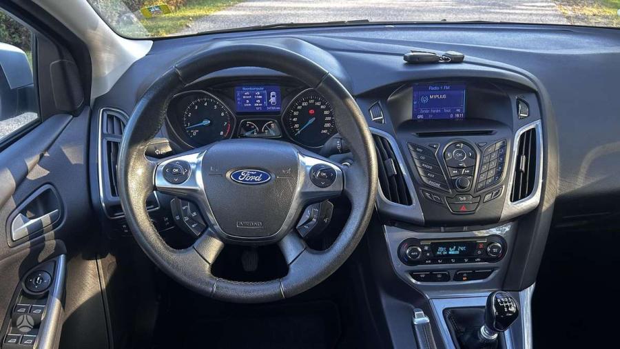 Pelēks Ford Focus 2013 Utena, ar dzinēja tilpumu 1.00 L un nobraukumu 247 tūkst. km par 2650 €, foto 20 vietnē AUTOMOTO.COM.LV