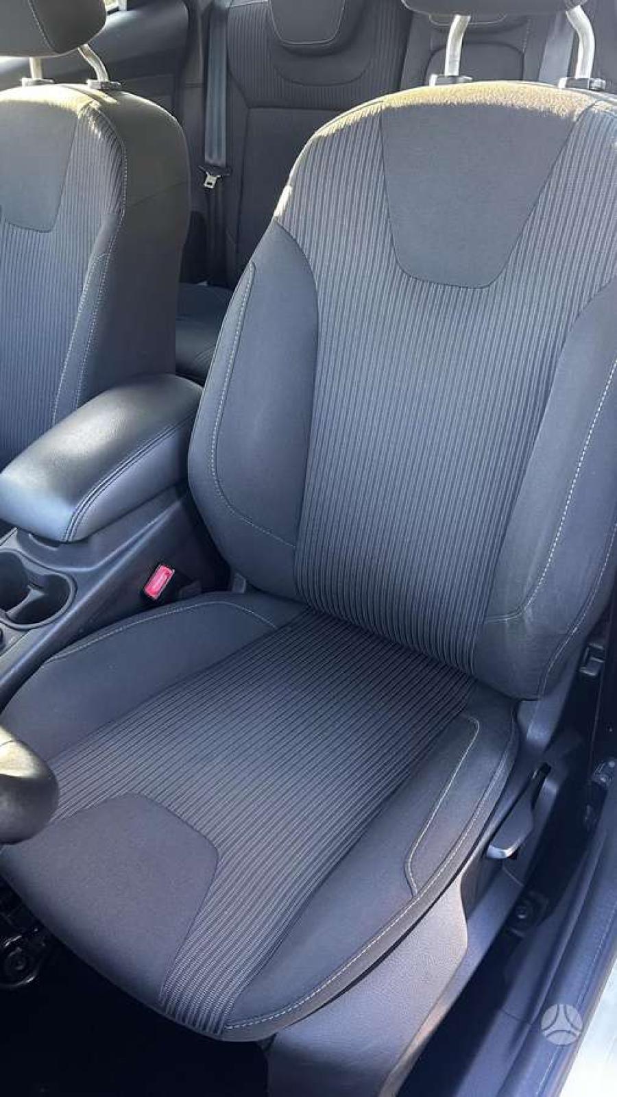 Pelēks Ford Focus 2013 Utena, ar dzinēja tilpumu 1.00 L un nobraukumu 247 tūkst. km par 2650 €, foto 24 vietnē AUTOMOTO.COM.LV