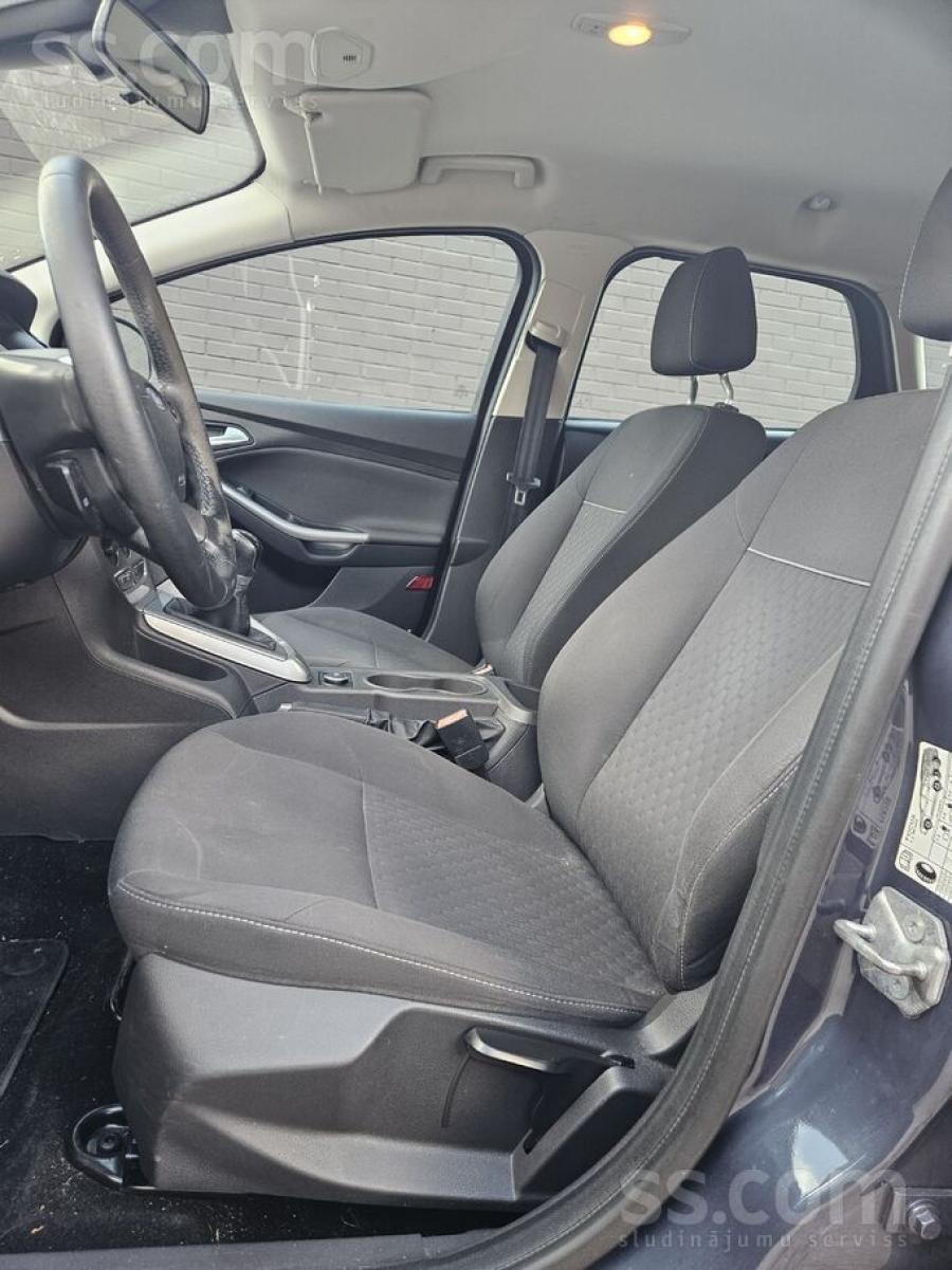 Pelēks Ford Focus 2014 Cēsis, ar dzinēja tilpumu 1.00 L un nobraukumu 310 tūkst. km par 2800 €, foto 9 vietnē AUTOMOTO.COM.LV