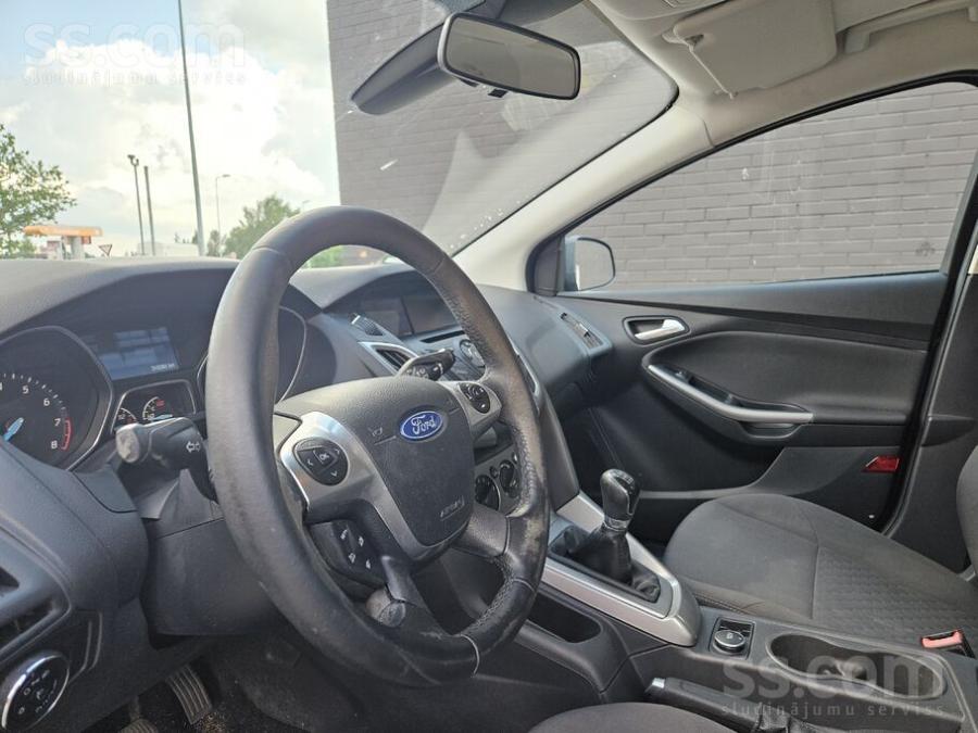 Pelēks Ford Focus 2014 Cēsis, ar dzinēja tilpumu 1.00 L un nobraukumu 310 tūkst. km par 2800 €, foto 10 vietnē AUTOMOTO.COM.LV