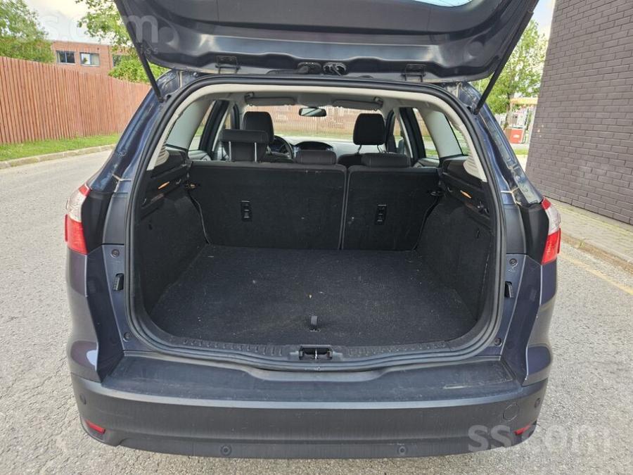 Pelēks Ford Focus 2014 Cēsis, ar dzinēja tilpumu 1.00 L un nobraukumu 310 tūkst. km par 2800 €, foto 12 vietnē AUTOMOTO.COM.LV