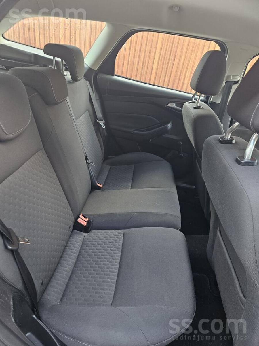 Pelēks Ford Focus 2014 Cēsis, ar dzinēja tilpumu 1.00 L un nobraukumu 310 tūkst. km par 2800 €, foto 13 vietnē AUTOMOTO.COM.LV