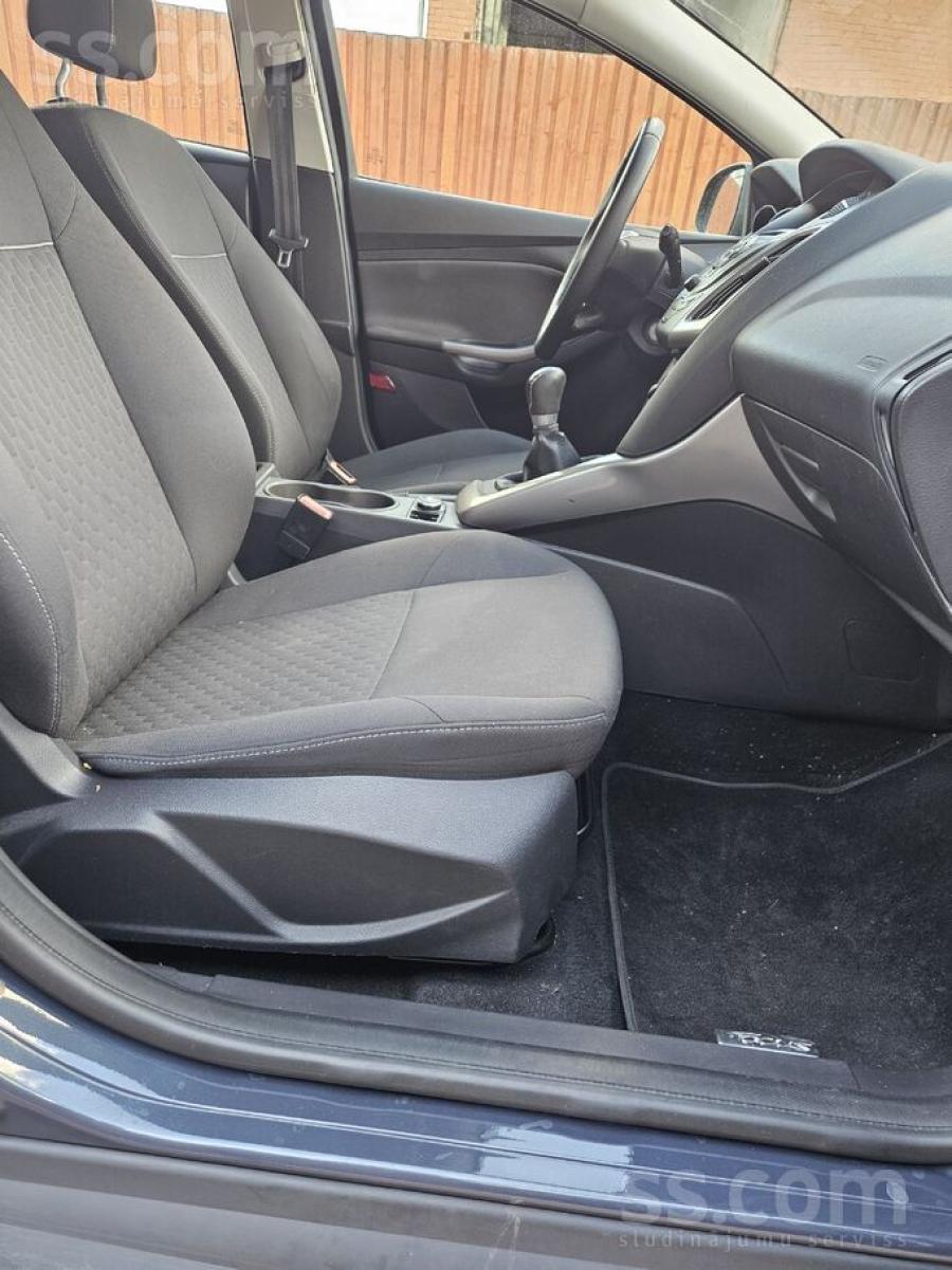 Pelēks Ford Focus 2014 Cēsis, ar dzinēja tilpumu 1.00 L un nobraukumu 310 tūkst. km par 2800 €, foto 14 vietnē AUTOMOTO.COM.LV