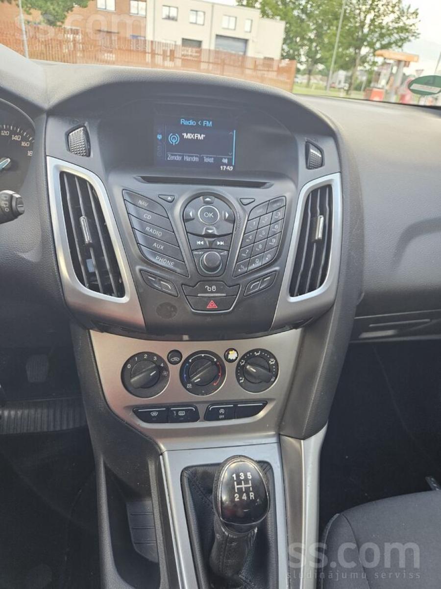 Pelēks Ford Focus 2014 Cēsis, ar dzinēja tilpumu 1.00 L un nobraukumu 310 tūkst. km par 2800 €, foto 15 vietnē AUTOMOTO.COM.LV
